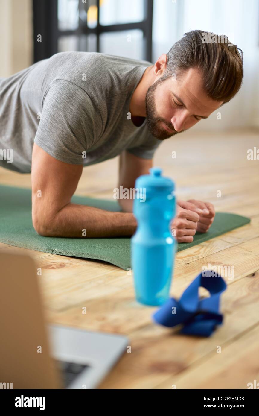 Doing strength hi-res stock photography and images - Alamy