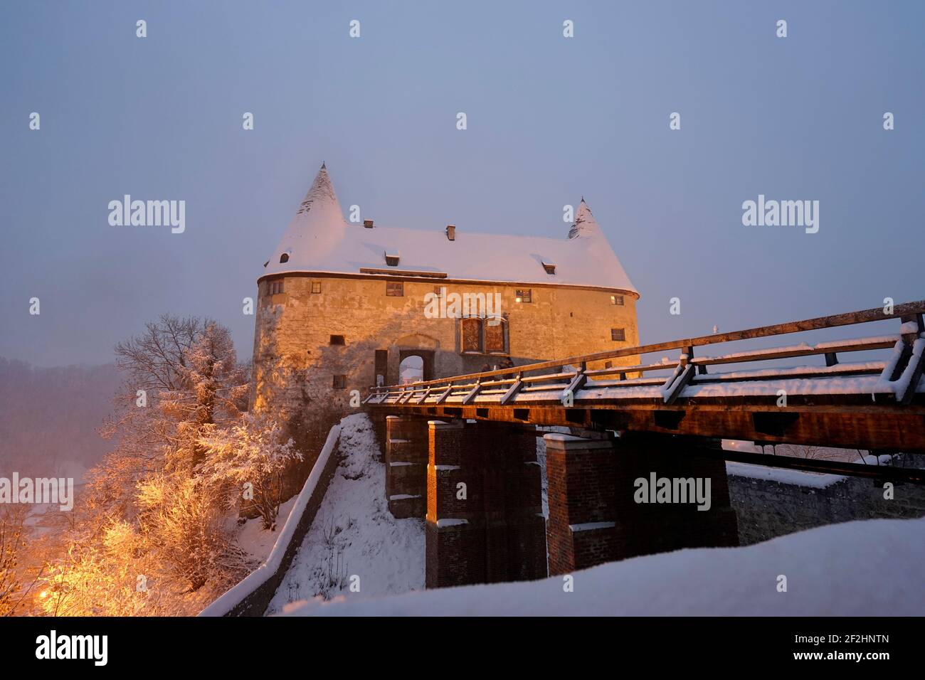 Burghausen castle bavaria night hi-res stock photography and images - Alamy