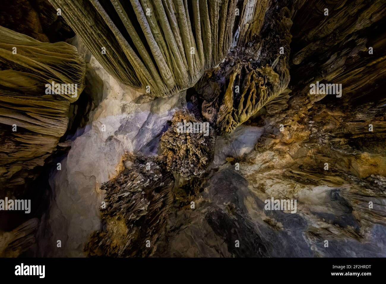 Beautiful Paradise Cave close to touristic Phong Nha in Vietnam ...