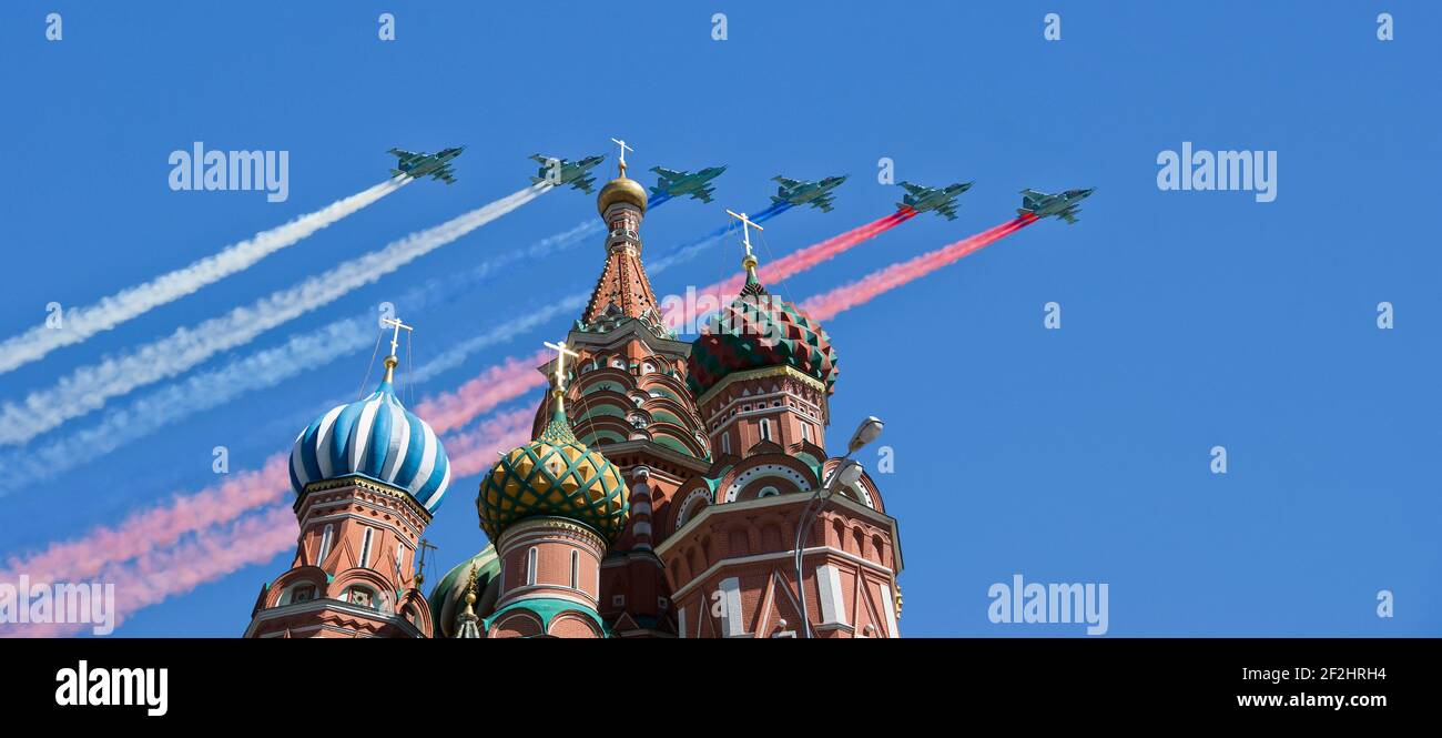 Russian military aircrafts fly in formation over Moscow(Saint Basil ...