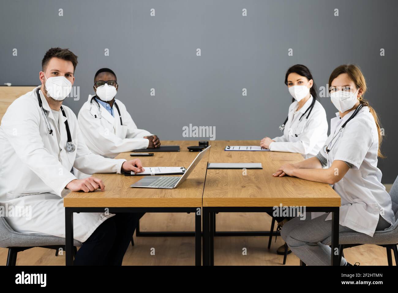 Medical Doctor And Nurse Training Group In Hospital Stock Photo - Alamy