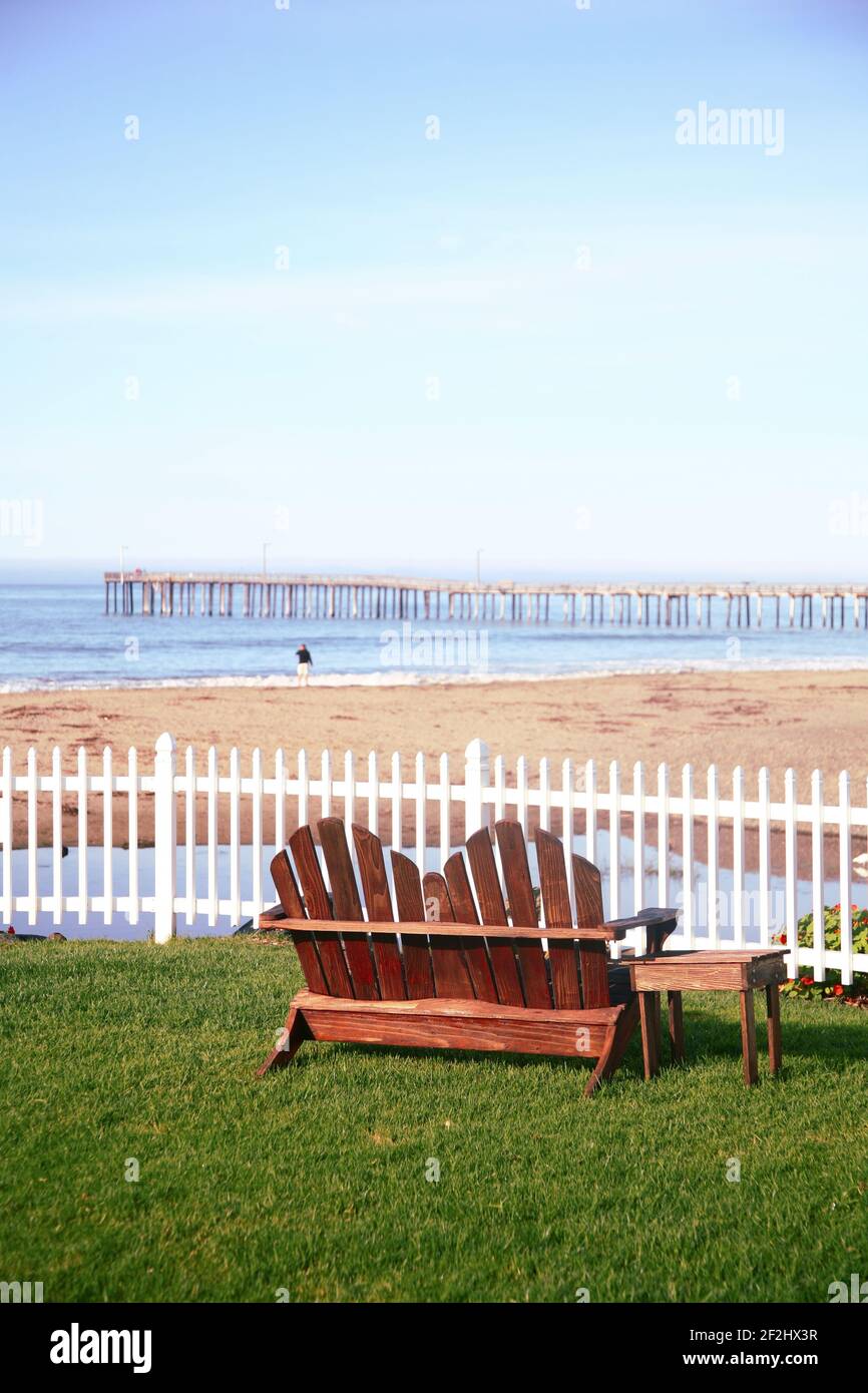 The waterfront along the charming coastal town of Cayucos Stock Photo ...
