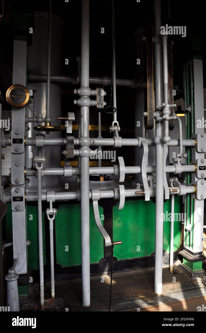 Cornwall engine house east pool mine hi-res stock photography and ...