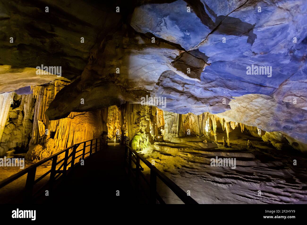 Beautiful Paradise Cave close to touristic Phong Nha in Vietnam ...