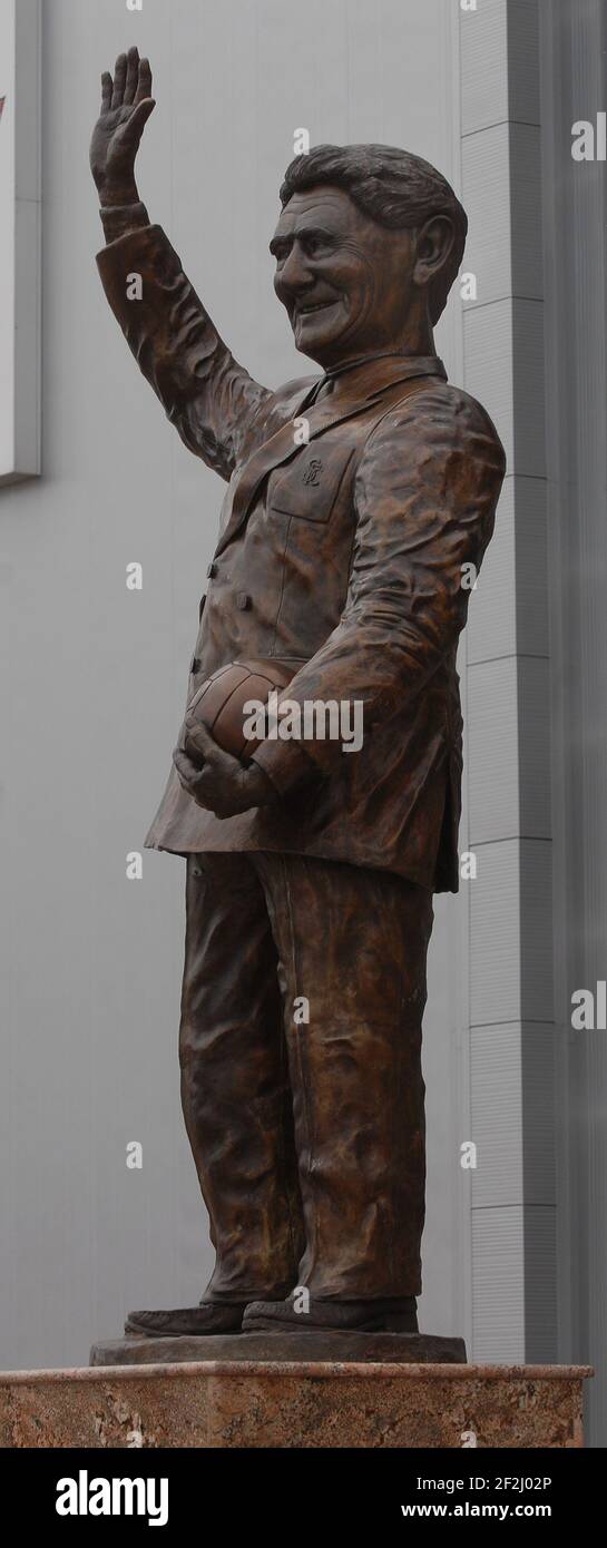 STATUE OF EX SOUTHAMPTON MANAGER TED BATES AT ST. MARY'S STADIUM ...