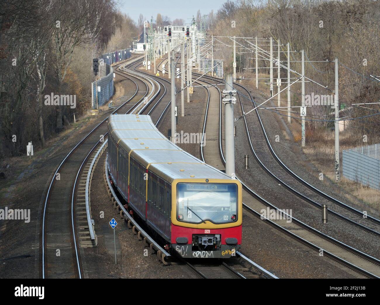 Line s2 hi-res stock photography and images - Alamy