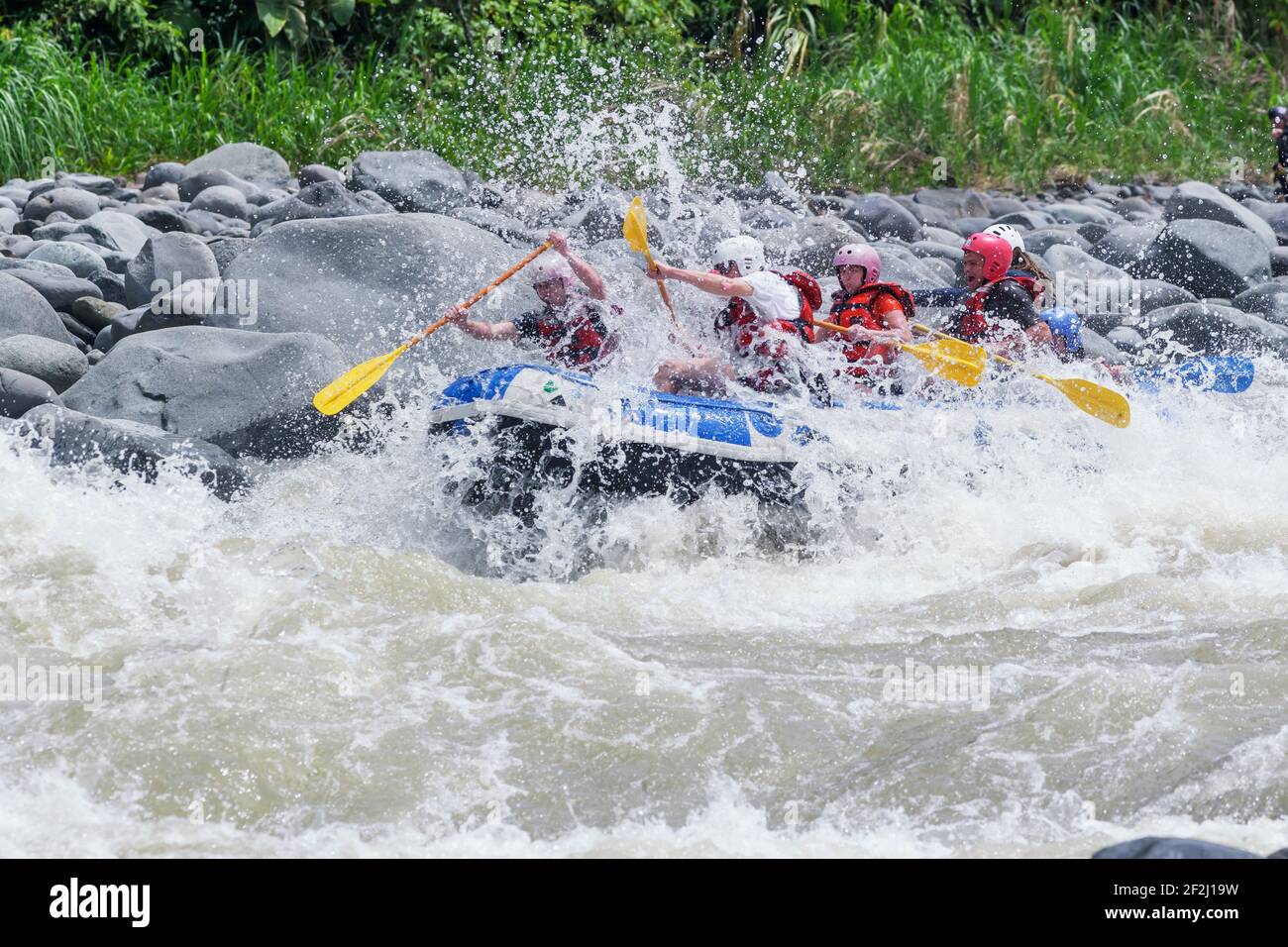Costa rica whitewater rafting pacuare hi-res stock photography and ...