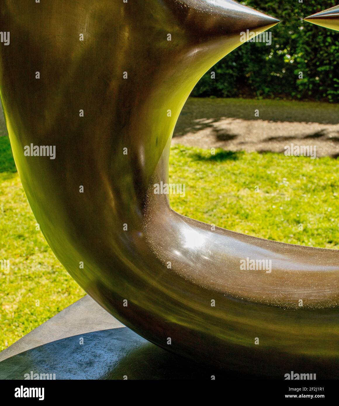 Henry Moore bronze statue (Working Model for Oval with Points) in St ...