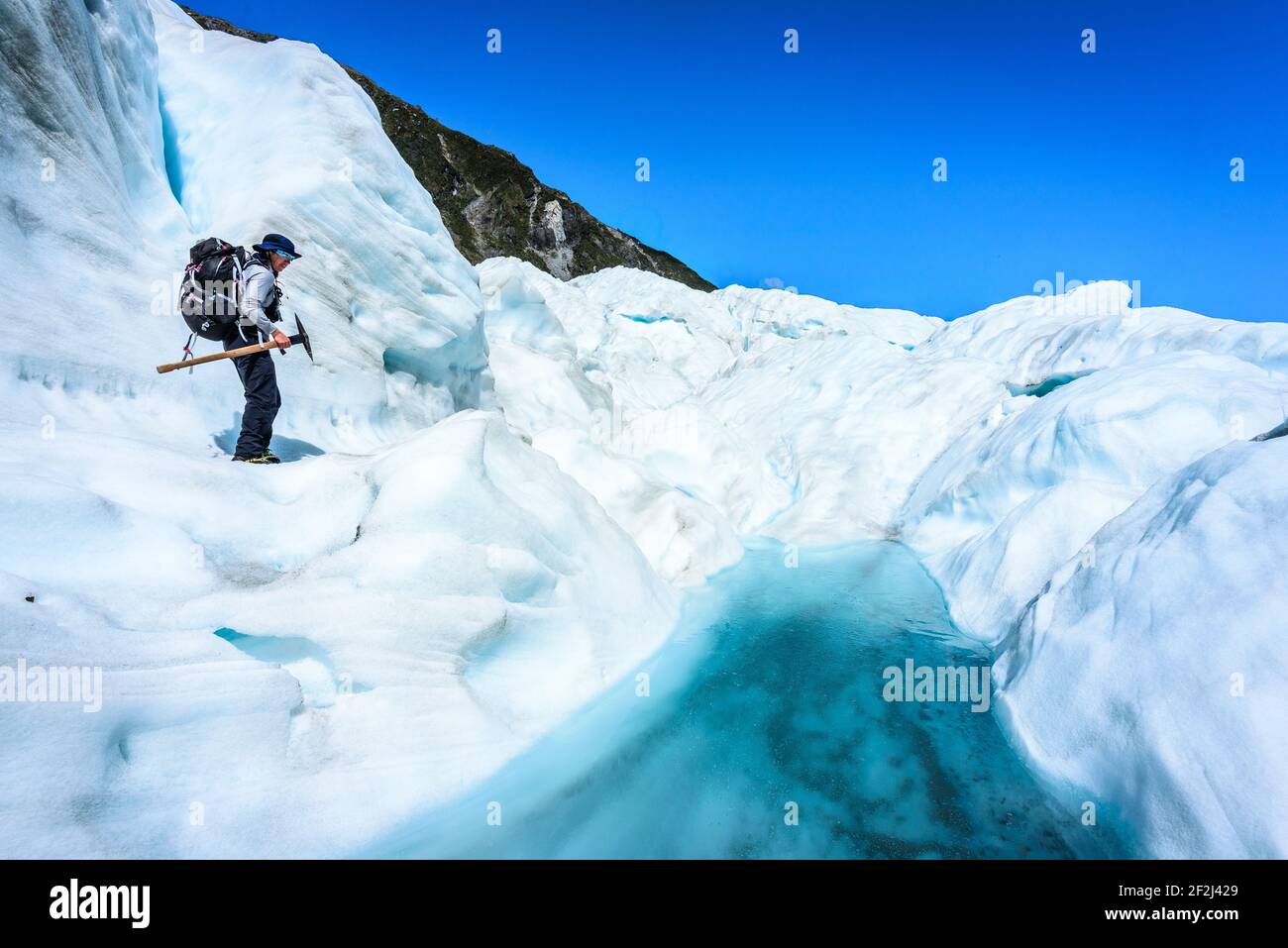 Forward moving glacier hi-res stock photography and images - Alamy