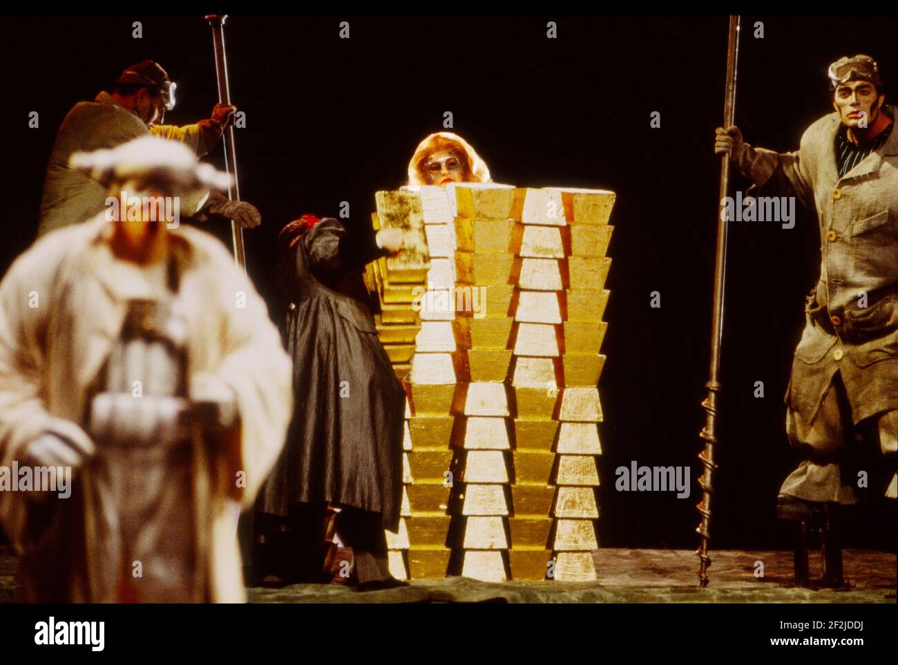 l-r: Donald Maxwell (Donner - foreground), Gwynne Howell (Fasolt ...