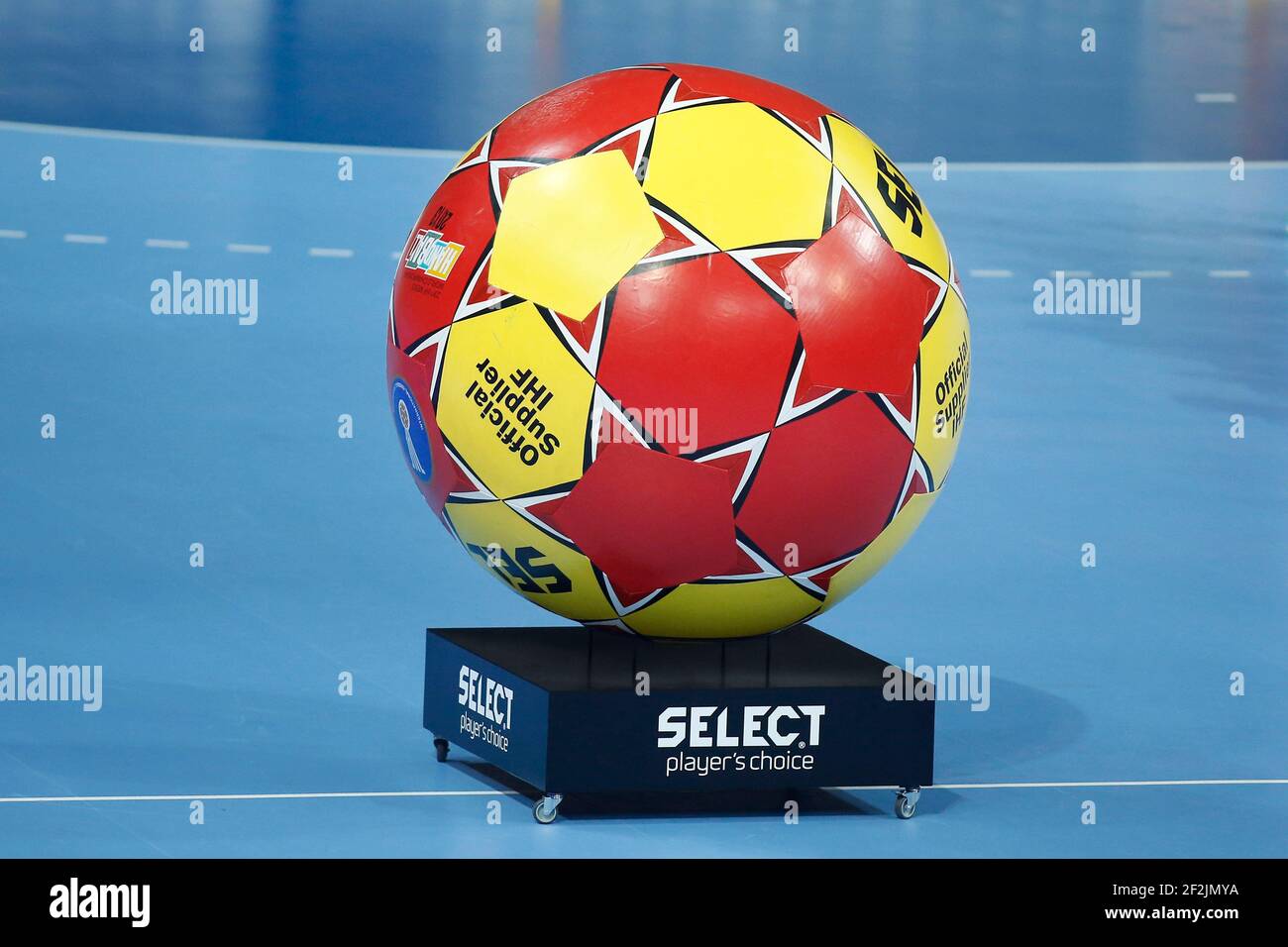 Official ball ihf hi-res stock photography and images - Alamy