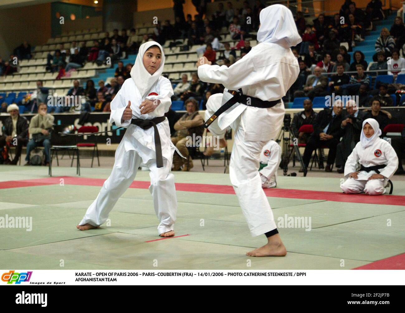 Karate paris hi-res stock photography and images - Alamy