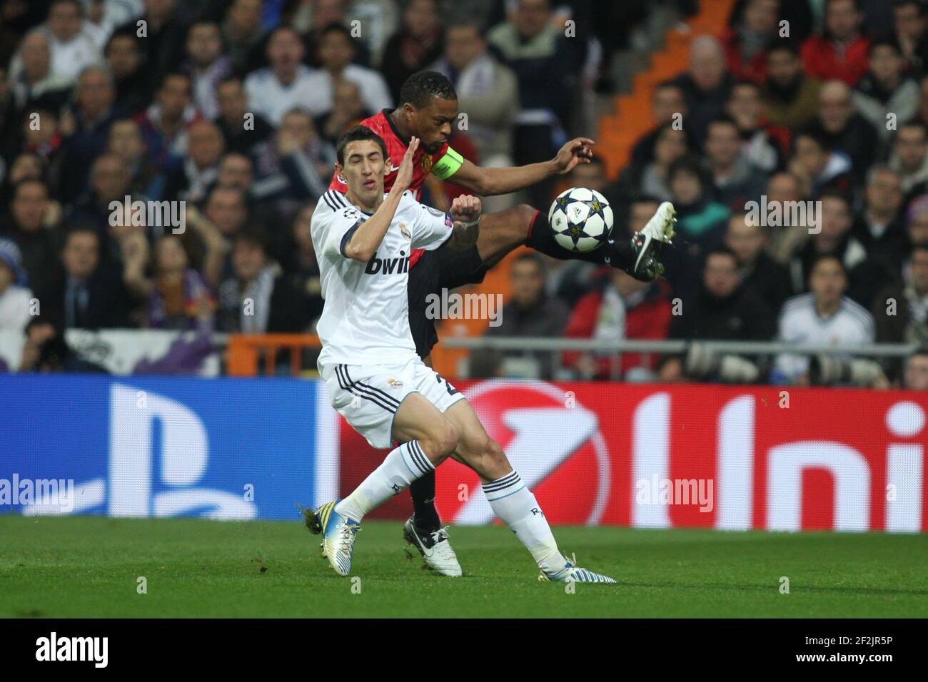 Angel di maria manchester united hi-res stock photography and images ...