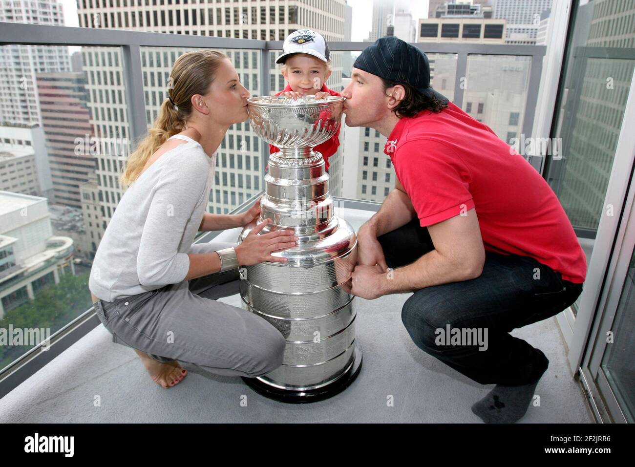 ICE HOCKEY - CRISTOBAL HUET / CHICAGO BLACHAWKS - CHICAGO (USA) - 12/06 ...