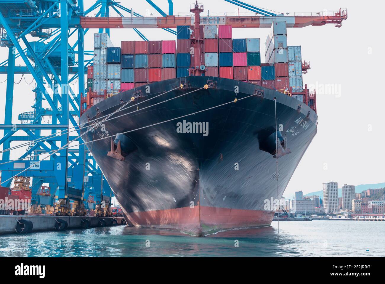 Freighter ship hi-res stock photography and images - Alamy