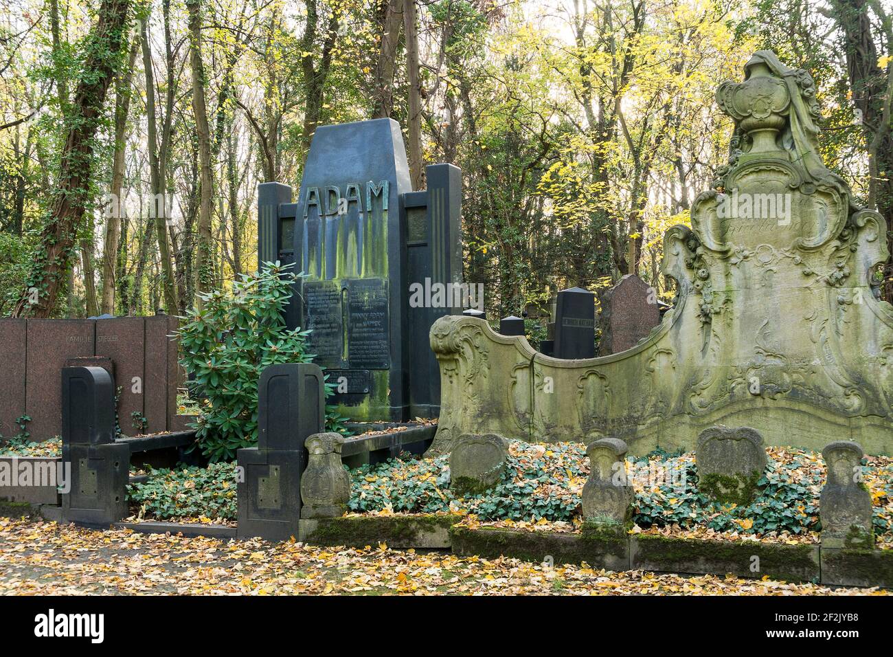 Berlin, Jewish cemetery Berlin Weissensee, Art Nouveau grave complex ...