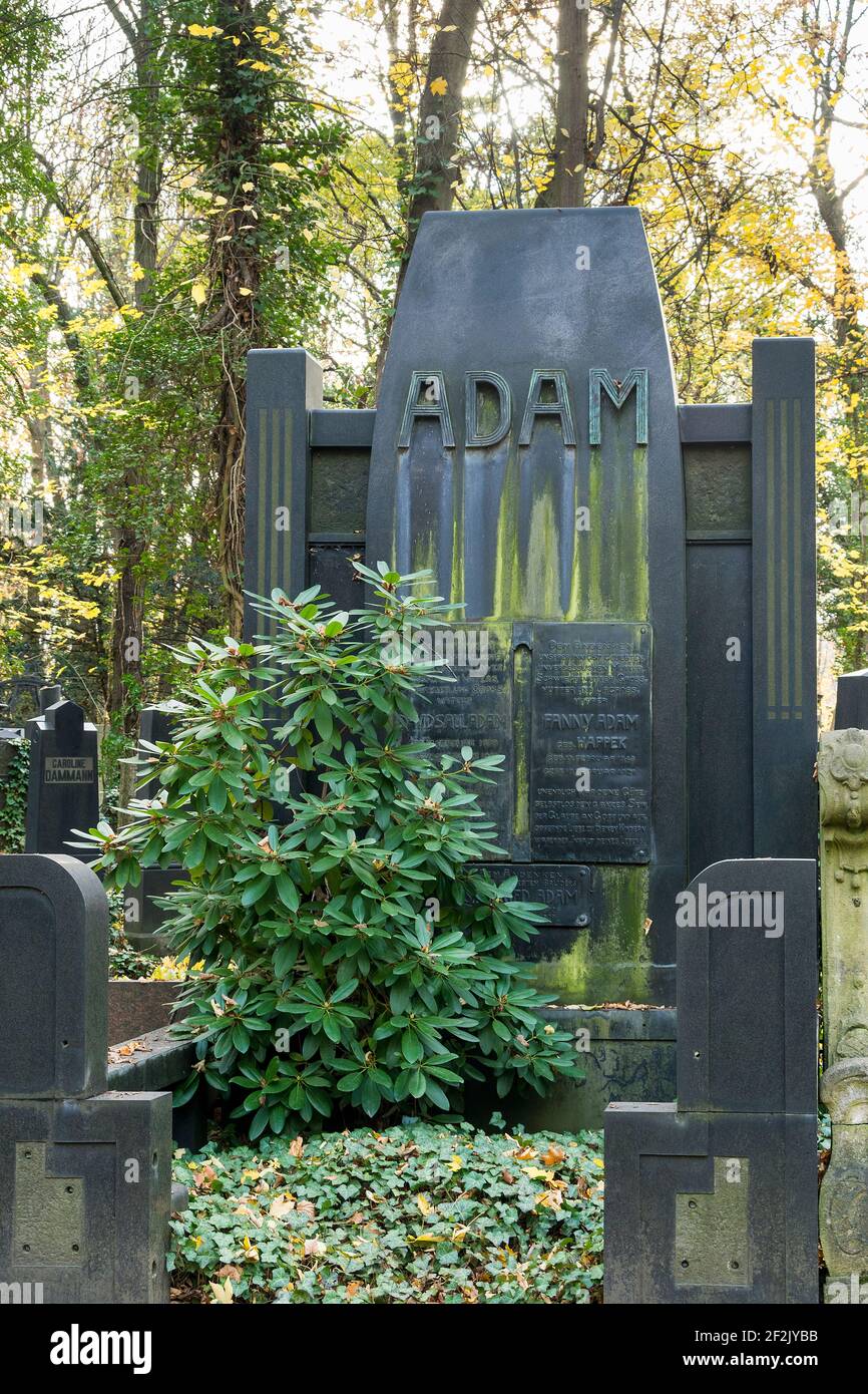 Berlin, Jewish cemetery Berlin Weissensee, Art Nouveau grave complex ...