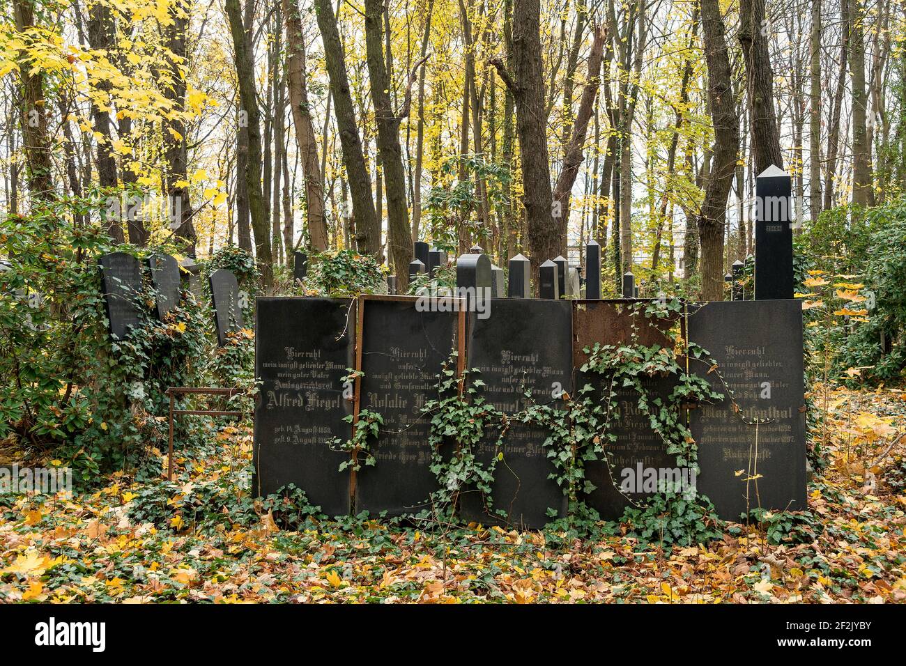 Berlin, Jewish cemetery Berlin Weissensee, largest preserved Jewish ...