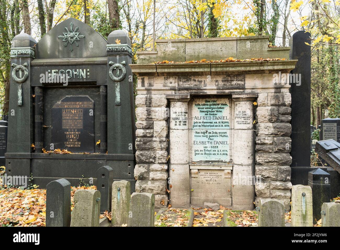 Fragmented art hi-res stock photography and images - Alamy