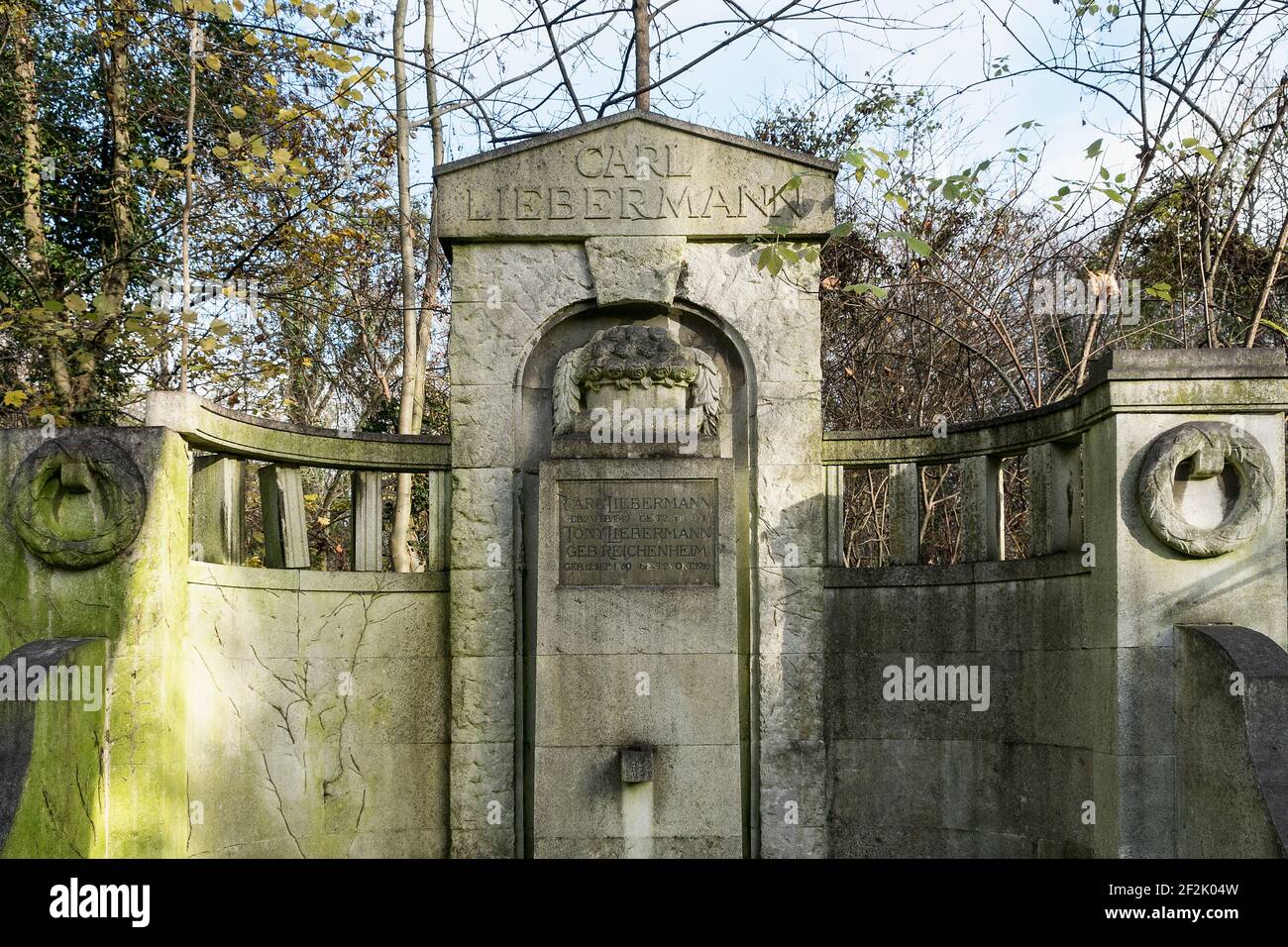 Berlin, Jewish cemetery Berlin Weissensee, field L4, Art Nouveau grave ...