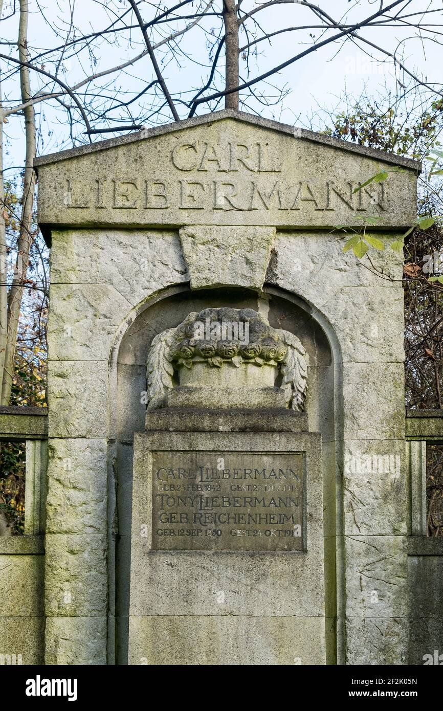 Berlin, Jewish cemetery Berlin Weissensee, field L4, Art Nouveau grave ...