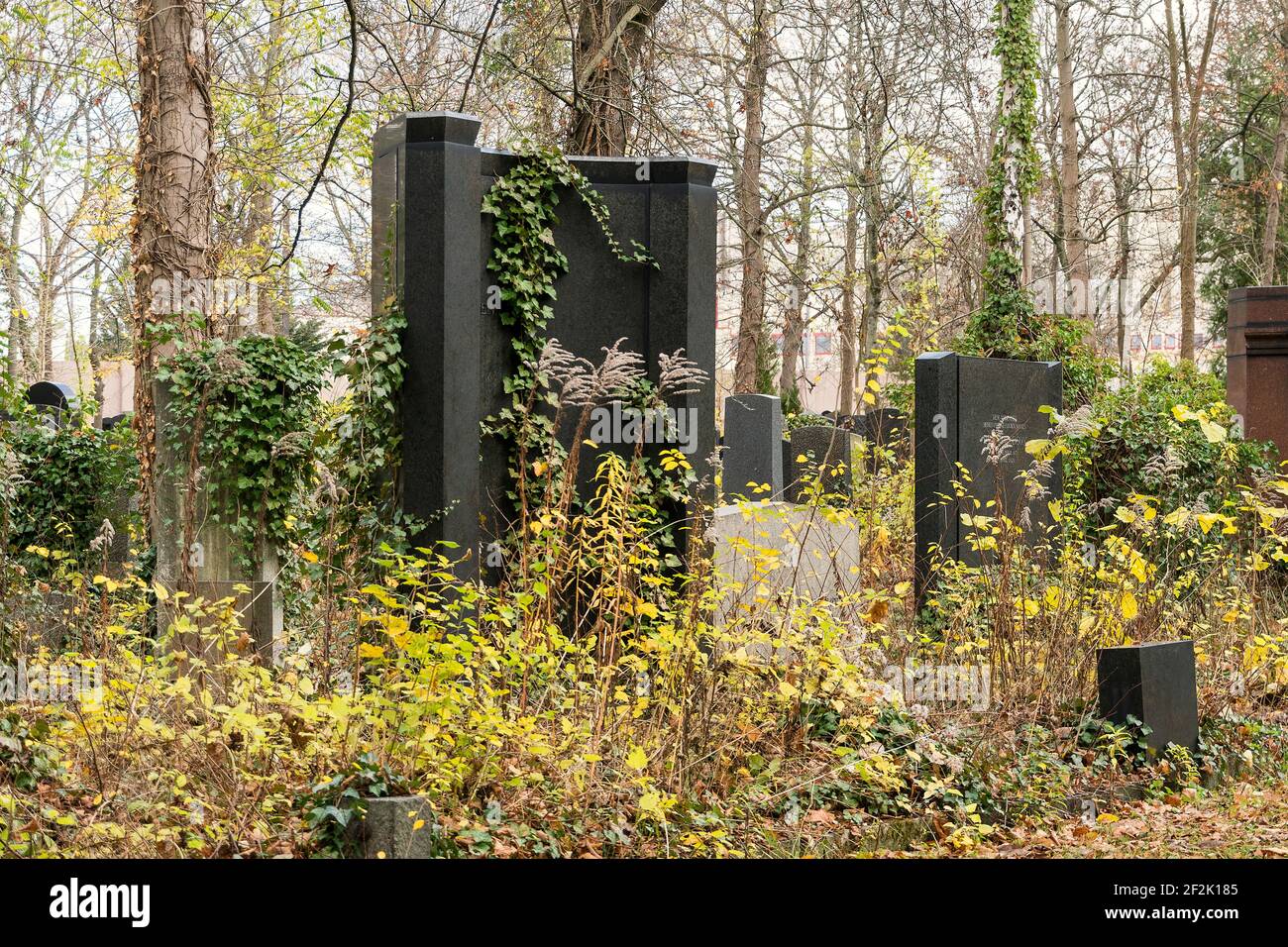 Berlin, Jewish cemetery Berlin Weissensee, the largest preserved Jewish ...
