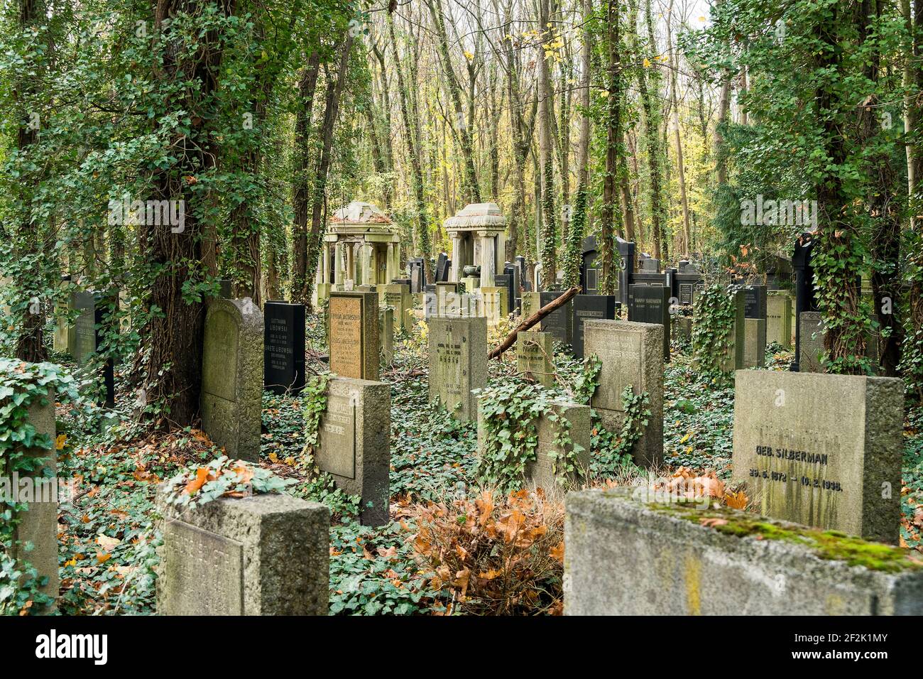 Berlin, Jewish cemetery Berlin Weissensee, the largest preserved Jewish ...