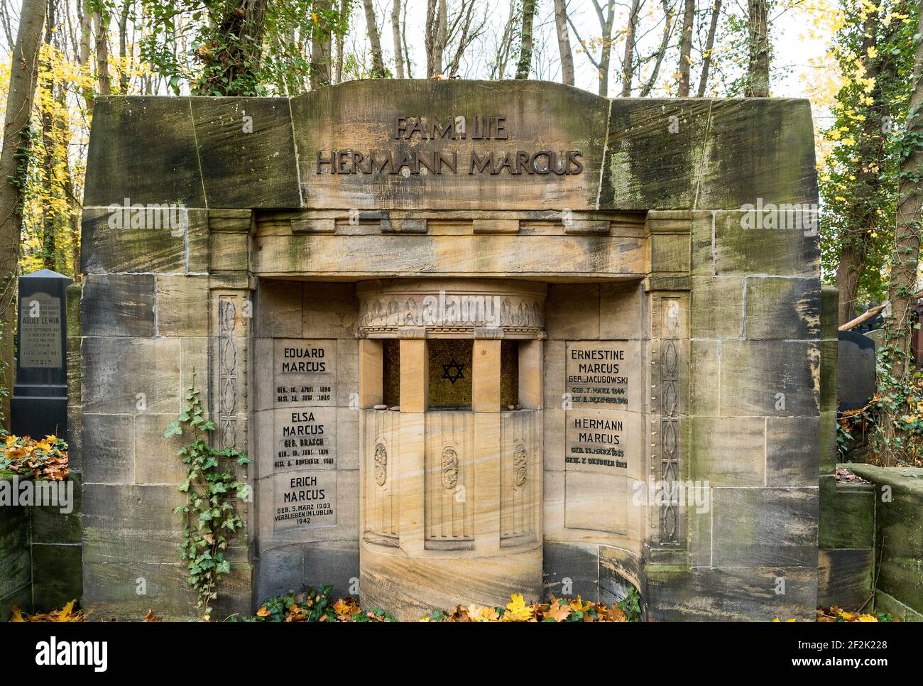 Berlin, Jewish cemetery Berlin Weissensee, Art Nouveau tomb made of ...