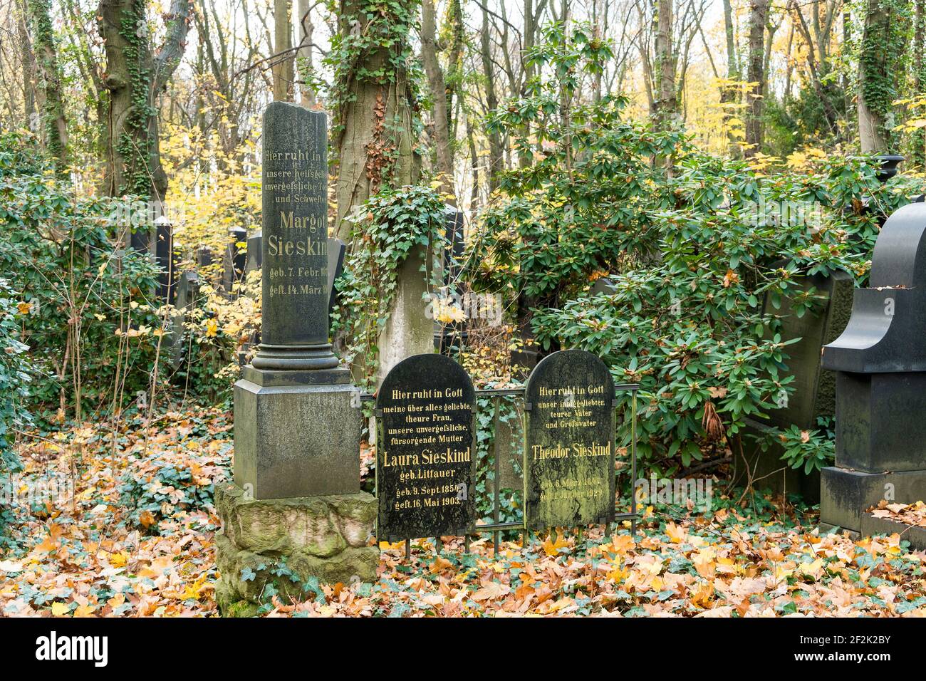 Berlin, Jewish cemetery Berlin Weissensee, largest preserved Jewish ...