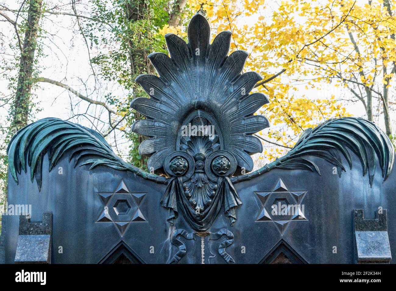 Berlin, Jewish cemetery Berlin Weissensee, Art Nouveau grave complex ...