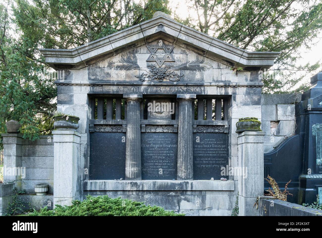 Berlin, Jewish cemetery Berlin Weissensee, largest preserved Jewish ...