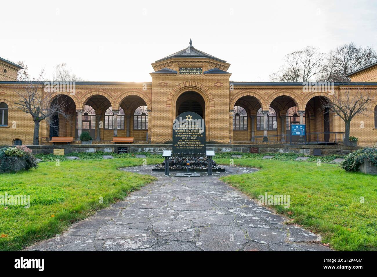 Berlin, Jewish cemetery Berlin Weissensee, largest preserved Jewish ...