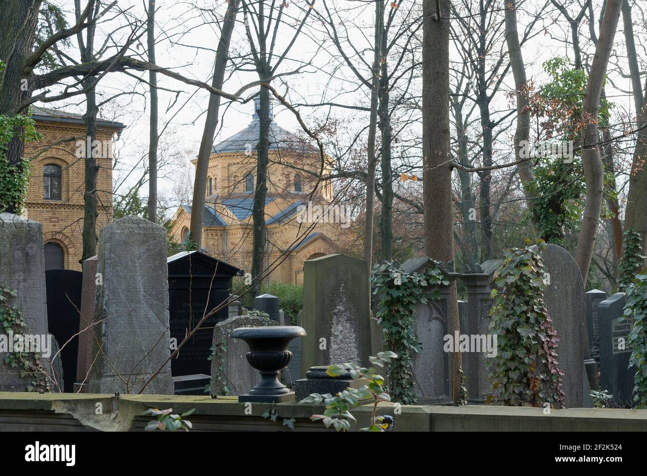 Berlin, Jewish cemetery Berlin Weissensee, the largest preserved Jewish ...