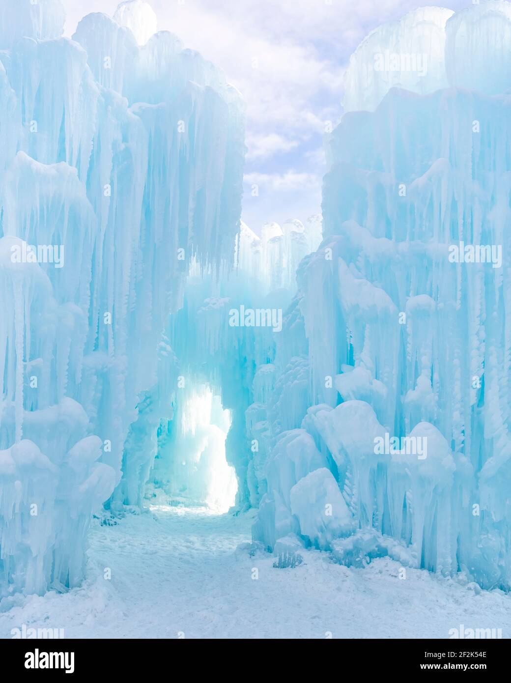 Beautiful outdoors cold ice hi-res stock photography and images - Alamy