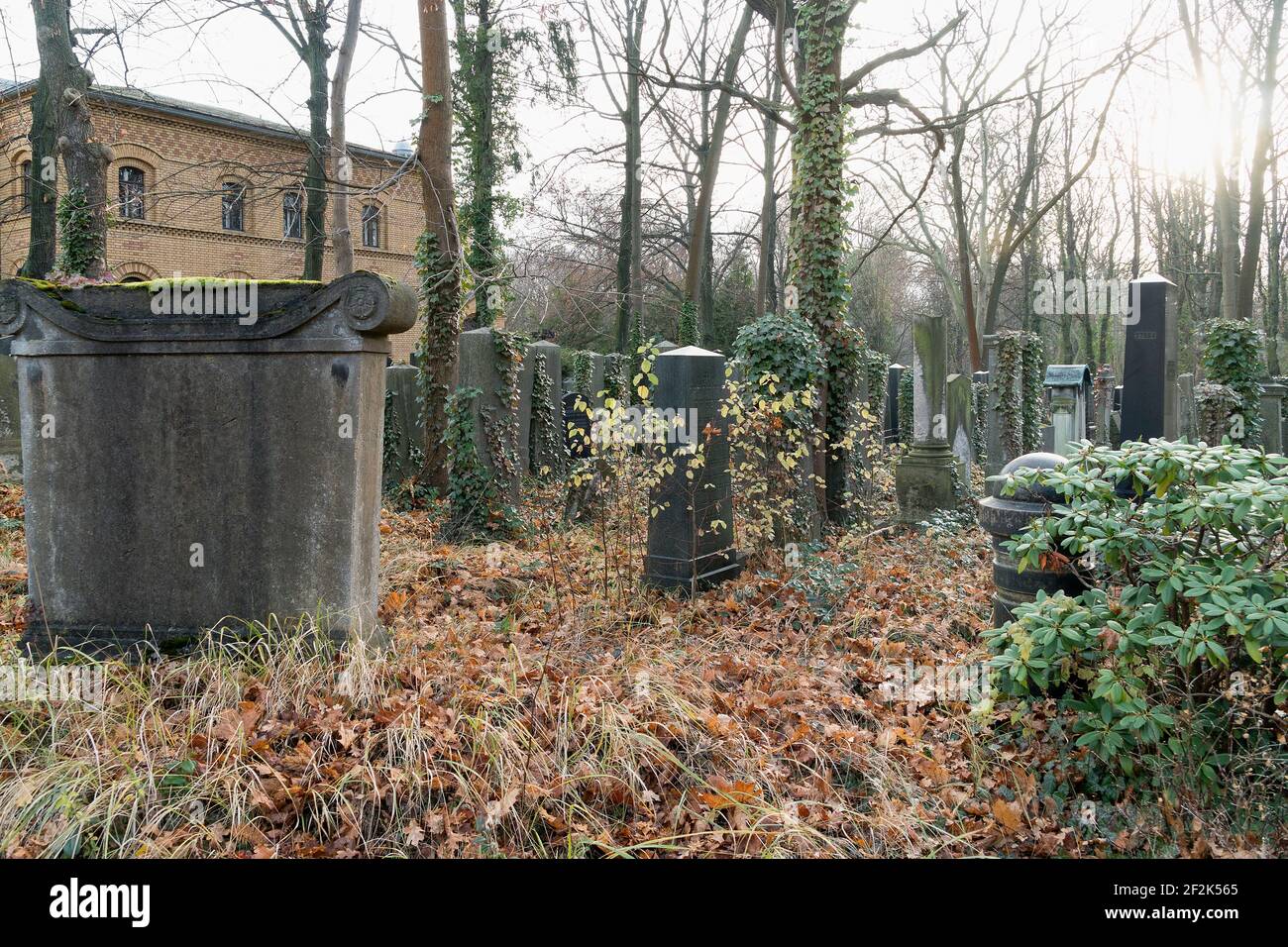 Berlin, Jewish cemetery Berlin Weissensee, largest preserved Jewish ...