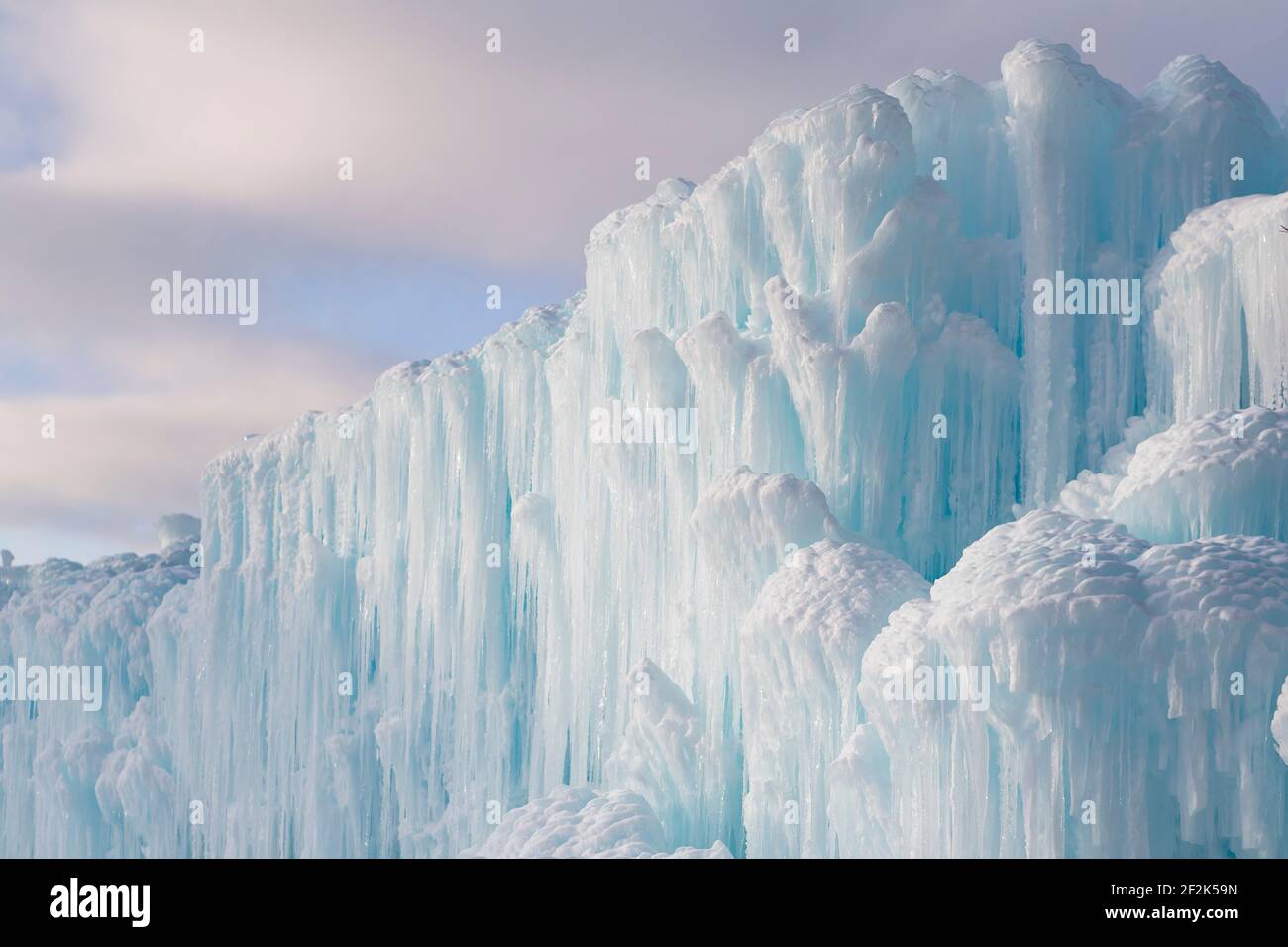 Ice castles hi-res stock photography and images - Alamy