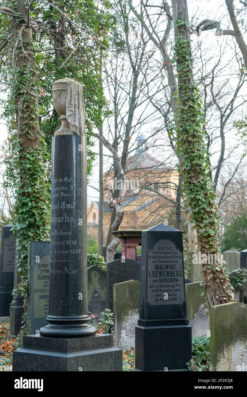 Berlin, Jewish cemetery Berlin Weissensee, largest preserved Jewish ...