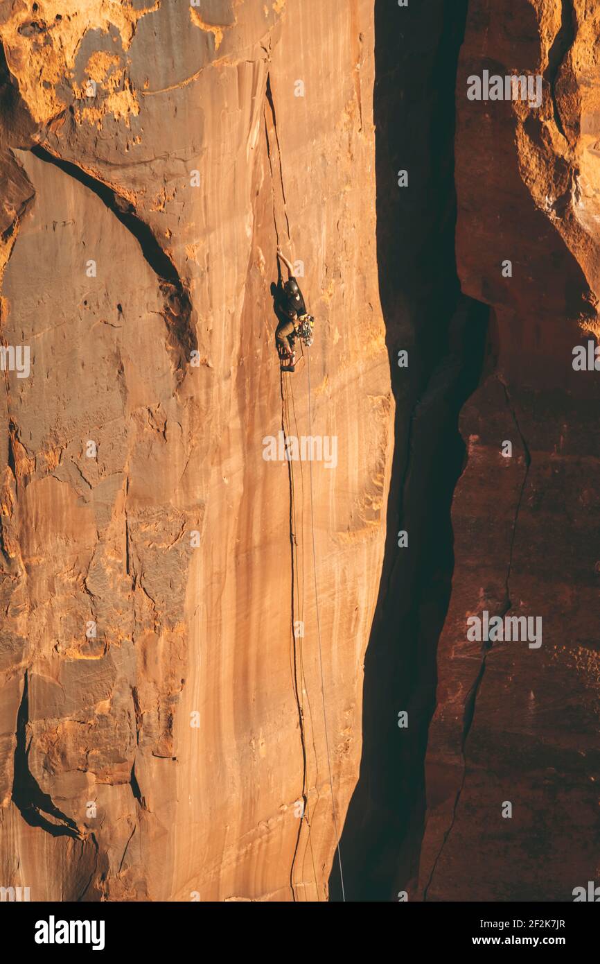 Climbing cliff face hi-res stock photography and images - Alamy