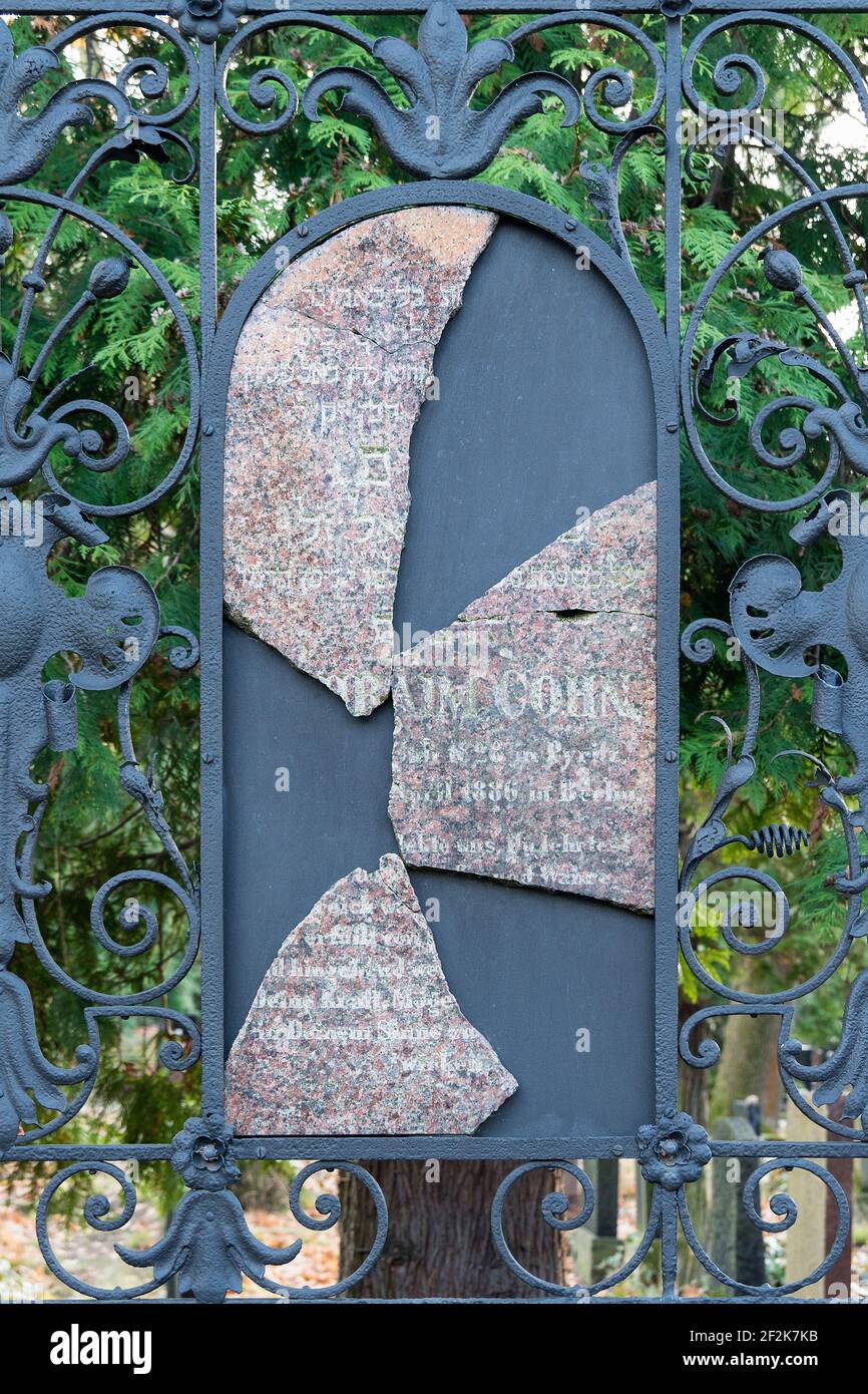 Berlin, Jewish cemetery Berlin Weissensee, largest preserved Jewish ...