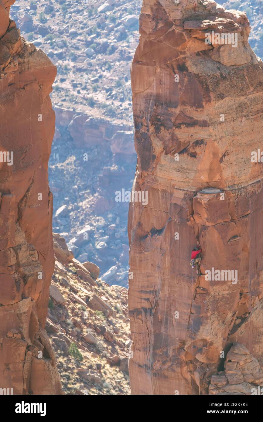 Climbing cliff face hi-res stock photography and images - Alamy