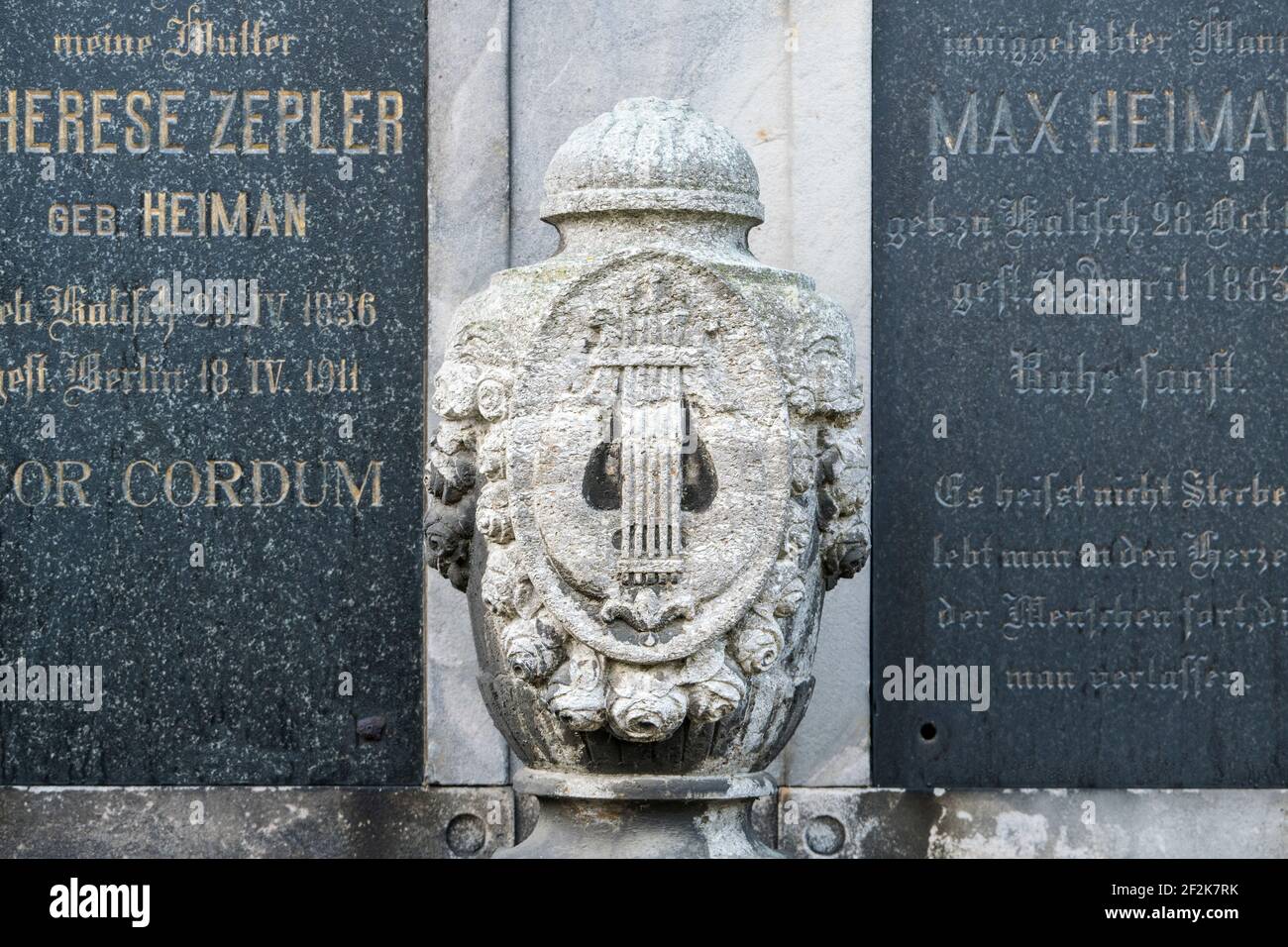 Berlin, Jewish cemetery Berlin Weissensee, antique-style column ...