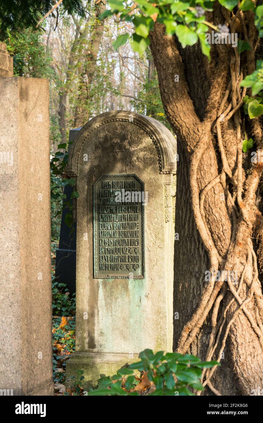 Berlin, Jewish cemetery Berlin Weissensee, largest preserved Jewish ...
