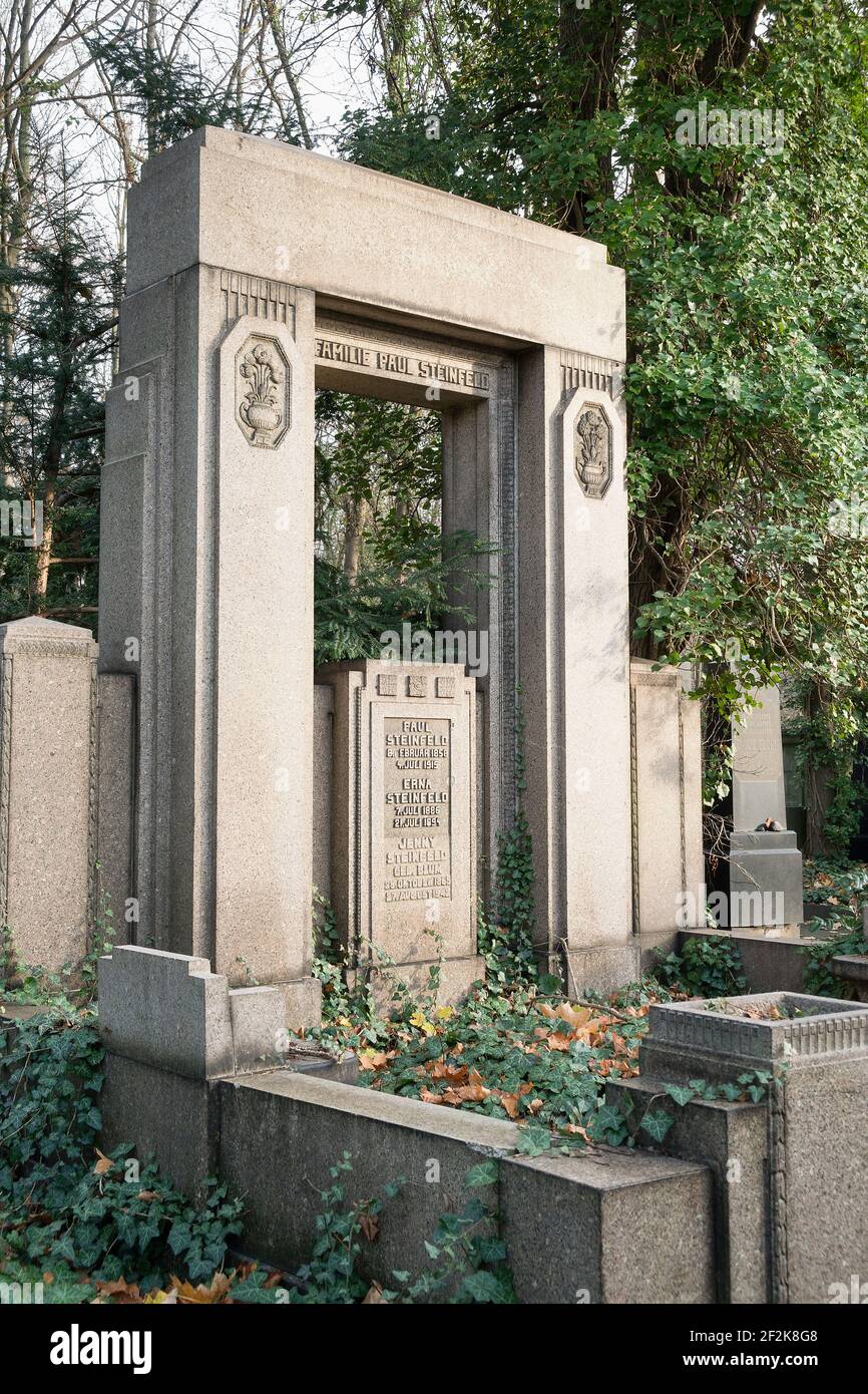 Berlin, Jewish cemetery Berlin Weissensee, largest surviving Jewish ...