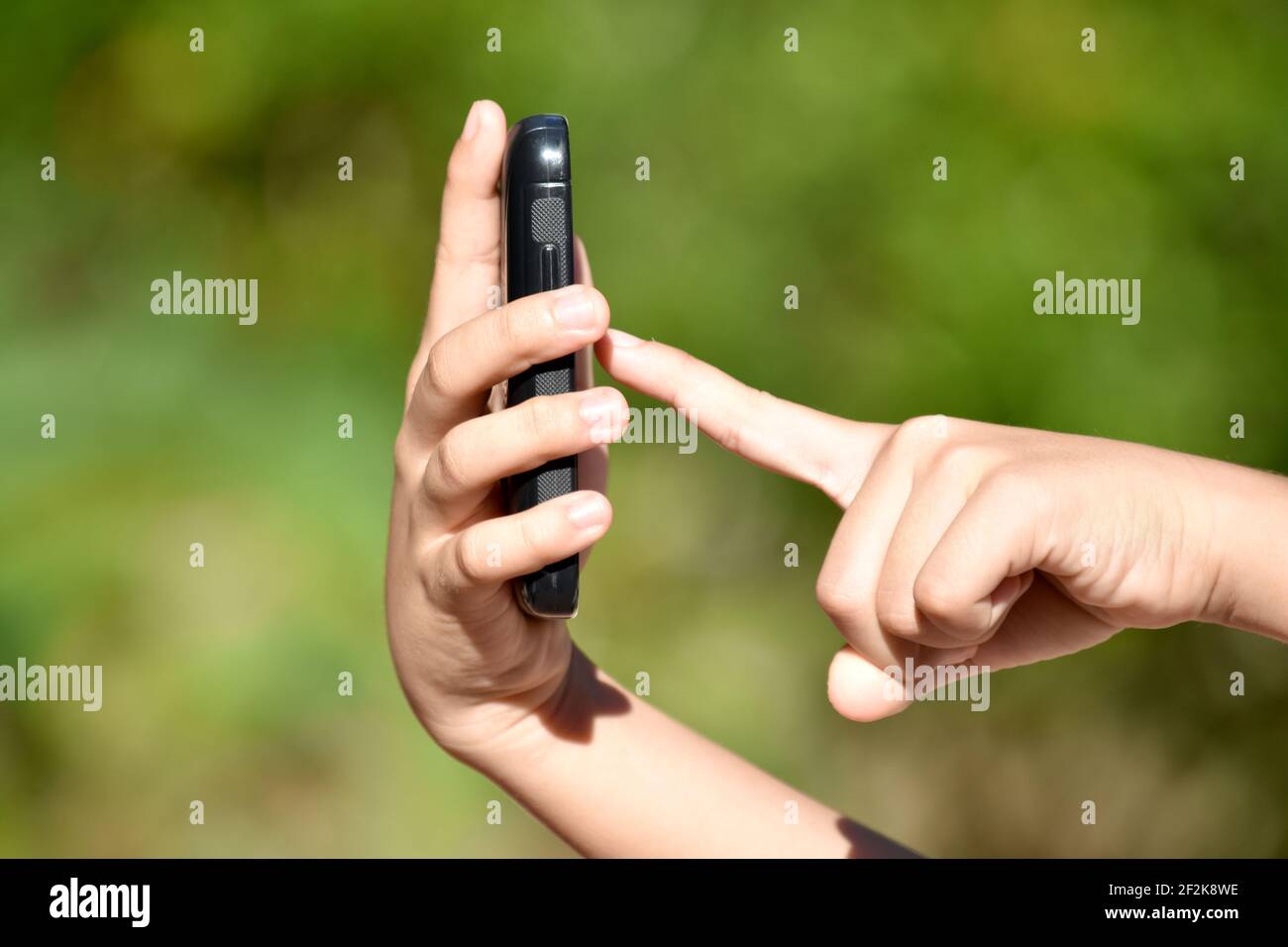 A Child Hand Using Cell Phone Stock Photo - Alamy