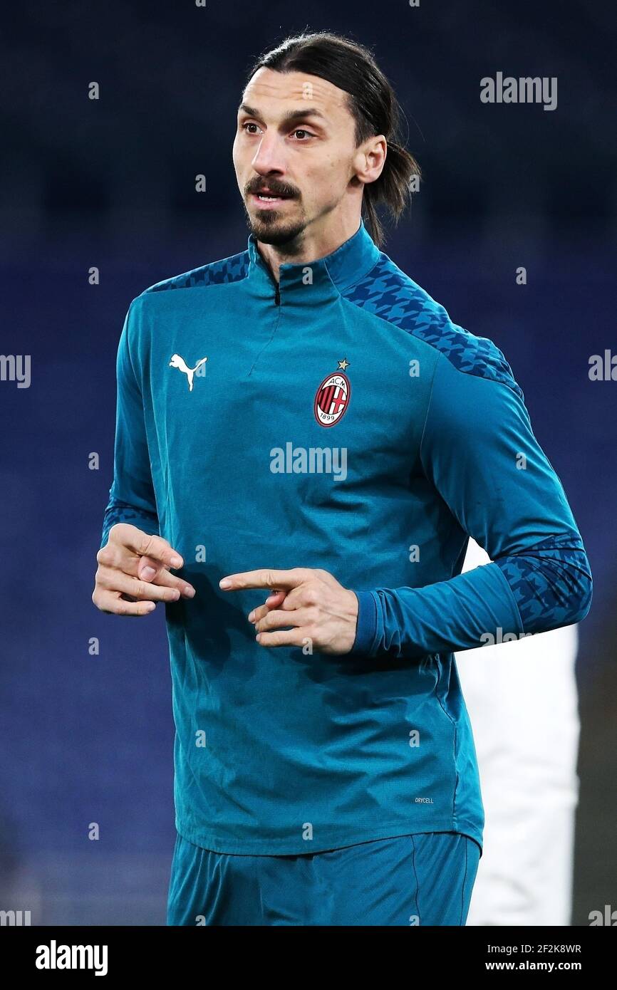 Zlatan ibrahimovic warm up hi-res stock photography and images - Alamy