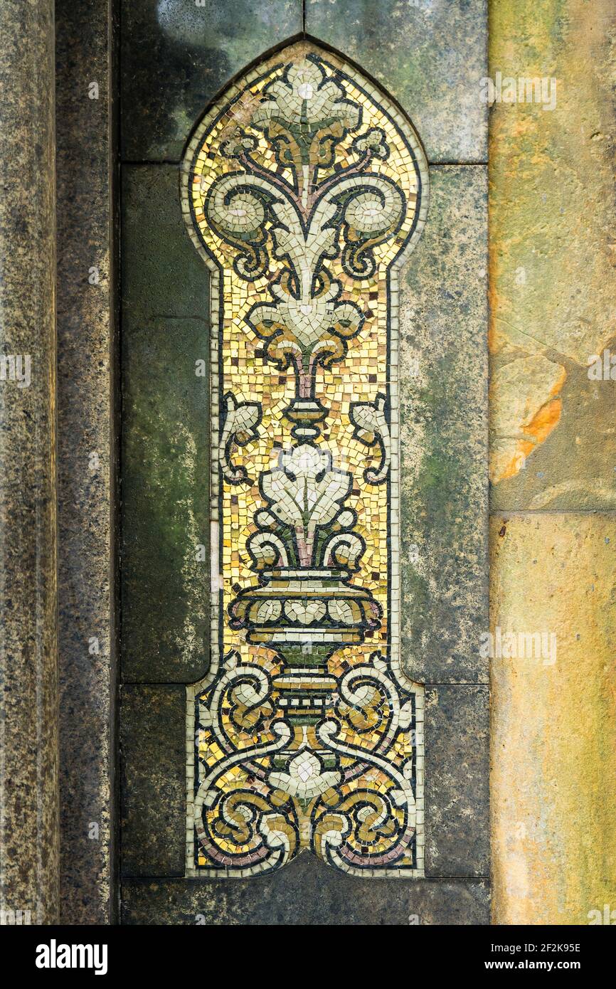 Berlin, Jewish cemetery Berlin Weissensee, neo-Gothic aedicula grave ...