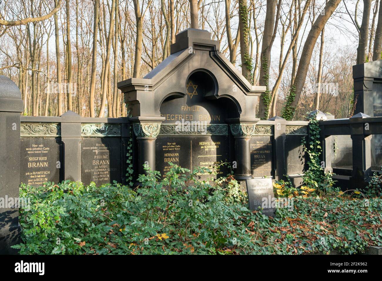 Berlin, Jewish cemetery Berlin Weissensee, three-sided Art Nouveau ...