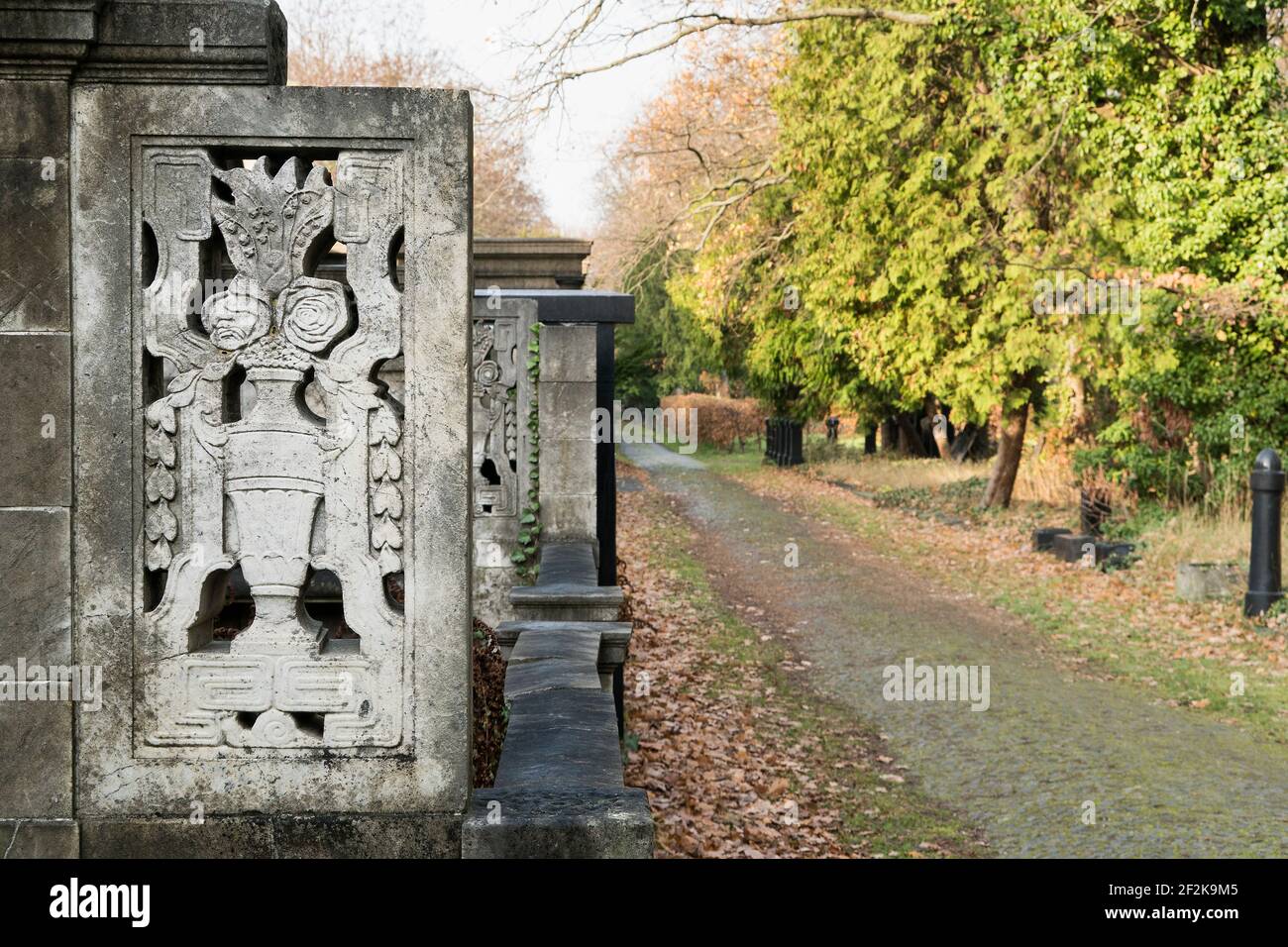 Berlin, Jewish cemetery Berlin Weissensee, north wall with Art Nouveau ...