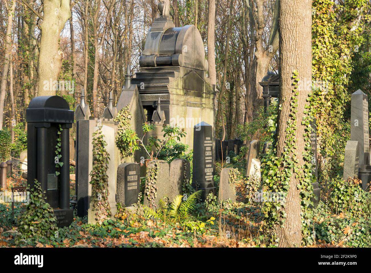 Berlin, Jewish cemetery Berlin Weissensee, largest preserved Jewish ...