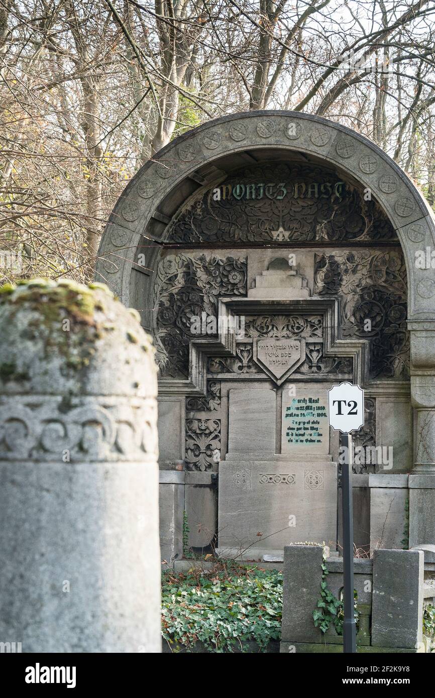 Berlin, Jewish cemetery Berlin Weissensee, largest preserved Jewish ...
